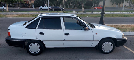 Daewoo Nexia 1998 год, сонс бензин.