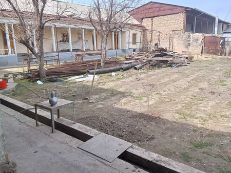Уй сотилади  6 сот  зангиата ахмад яссавий  Дилором кучаси
