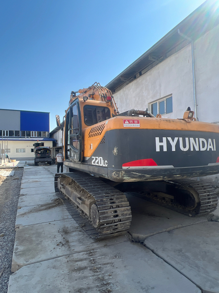 Продоется HYUNDAI 220LC 2011год