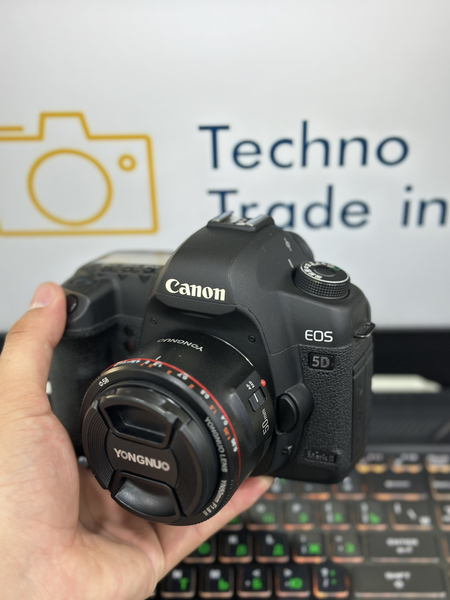 Canon EOS 5D mark II + Yongnuo 50mm 1.8