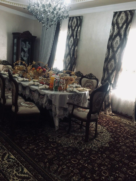 Стол стул сотилади 12 та стул 1 та стол
