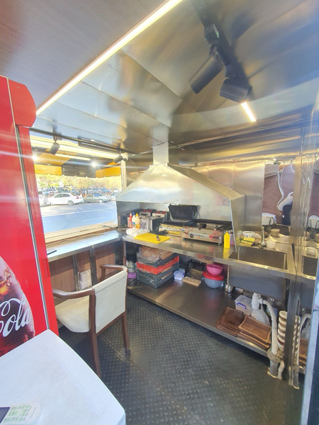 FOOD TRUCH sotiladi