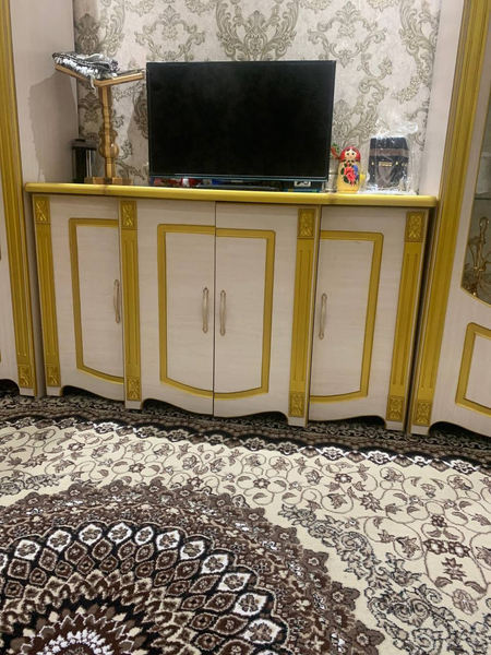 Комот стенка сотилади