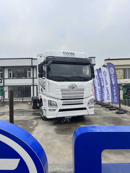 Седельный тягач FAW 4х2 CNG Метан подушка Газ