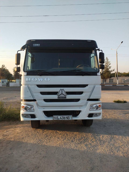 Howo sinotruk mashinasi