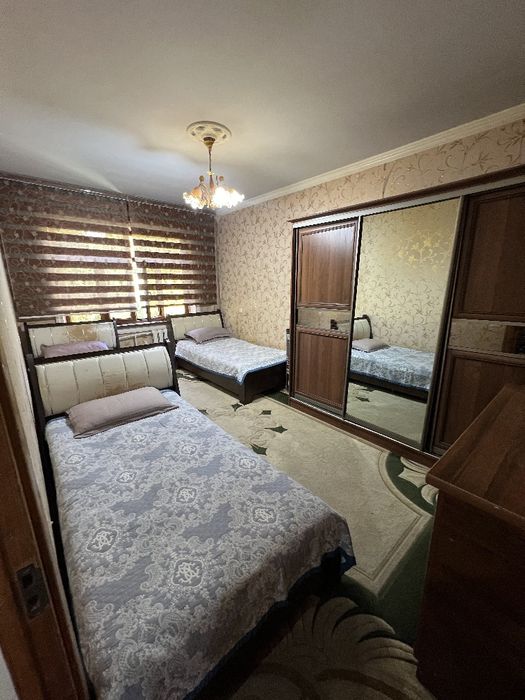 Тошкент шахар Кора камиш 2.1 да квартира срочно сотилади.