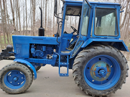 Traktor MTZ 80 sotiladi