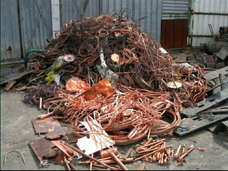Metallom olamiz xar xil eski metallar