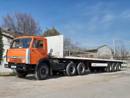 Kamaz tigach holati zor yurib turgan moshina