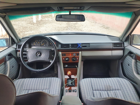 Mercedes-Benz w124