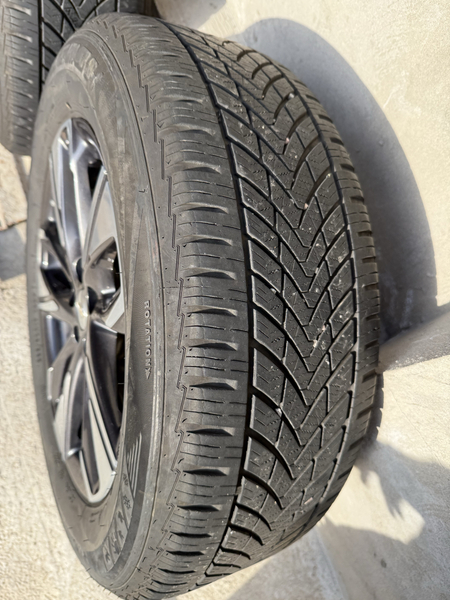 Tracker 2 ~225/60R17 original diska baloni