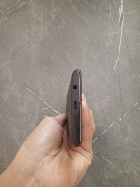 Lg k8 телефон ишлайди.