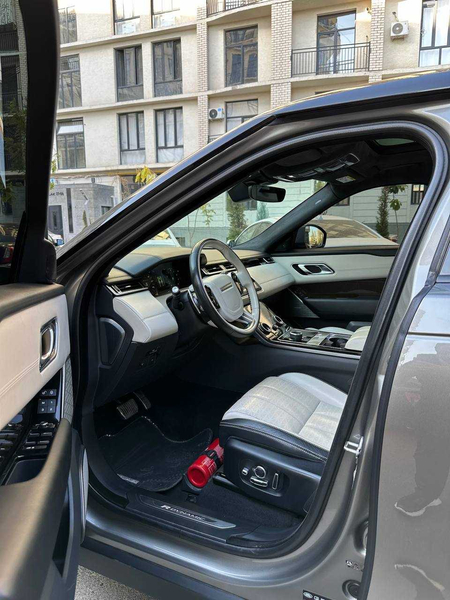 Автомобиль  Land Rover Velar
