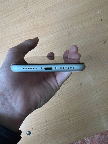 iPhone 11 White