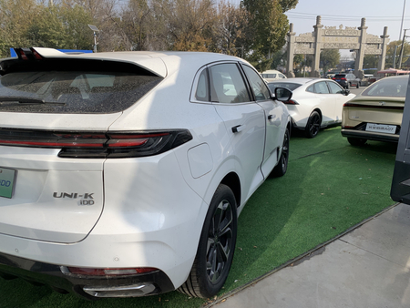 CHANGAN UNI-K 2024 года 1,5Т Гибрид.