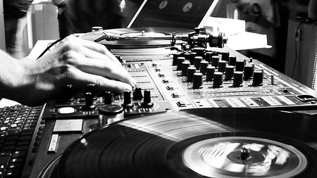 Услуги DJ  Ведущий. Муз аппаратура