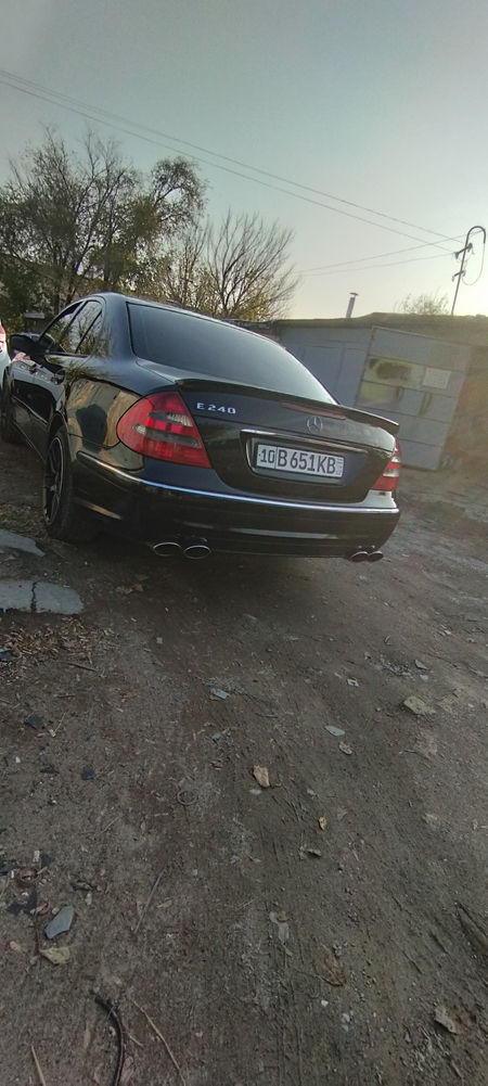 Mercedes-Benz e240 211