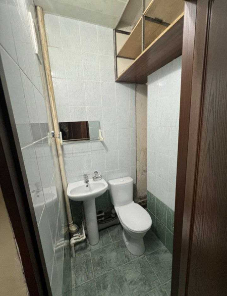 Продаётся!  Ойбек   .3/9/9.   монолит   72м²