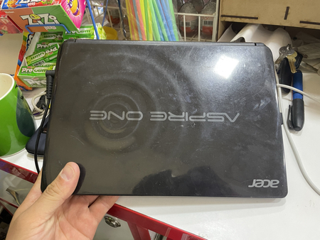 Acer netbook sotila judayam yaxshi xolatda