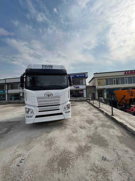 Седельный тягач FAW 4х2 CNG Метан подушка Газ