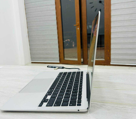 MacBook Air M1 chipli 13 inch 8/256