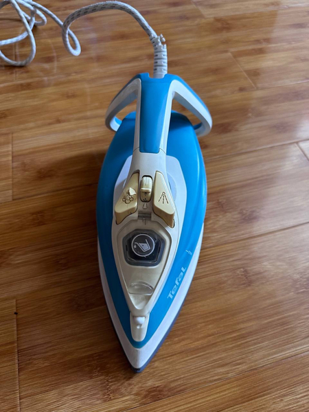 Утюг………..tefal..