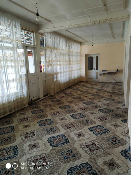 Katta hovli sotiladi