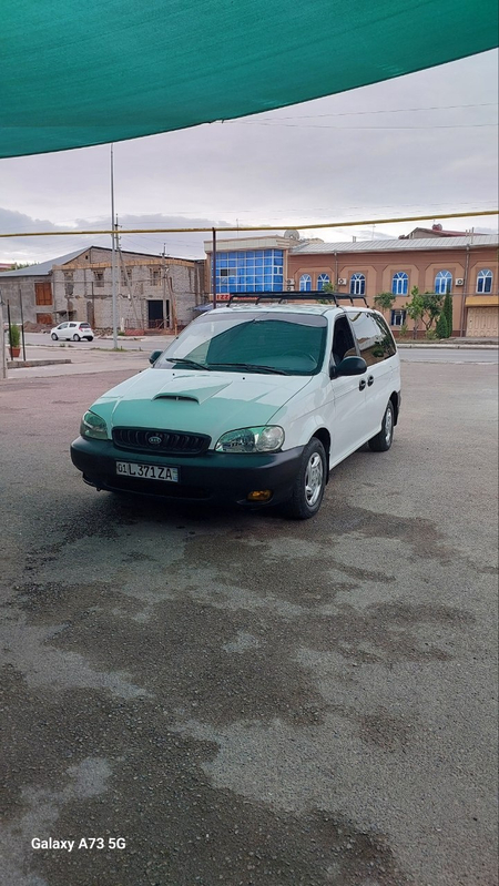 Kia Carnival Sotiladi