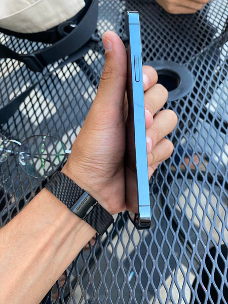 IPhone 12 pro в хорошем состоянии