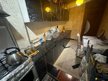 Продается 3 ком квартира в Мирзо Улугбекском р-не Сайрам БИЙ  (J 1383)
