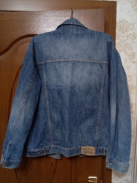 Продам LEVI'S джинсовую куртку.