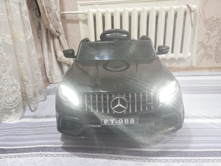 Детская машинка Mercedes-Benz.