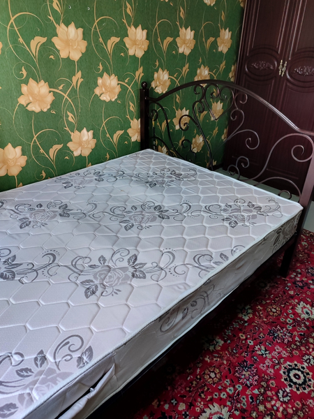 Продам кровать полуторка 140/190