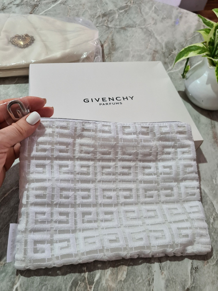 Косметичка от Givenchy