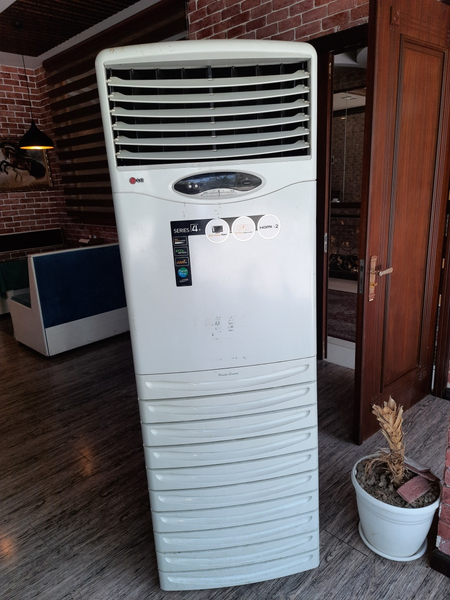 Срочно продаётся колонный кондиционер LG 50