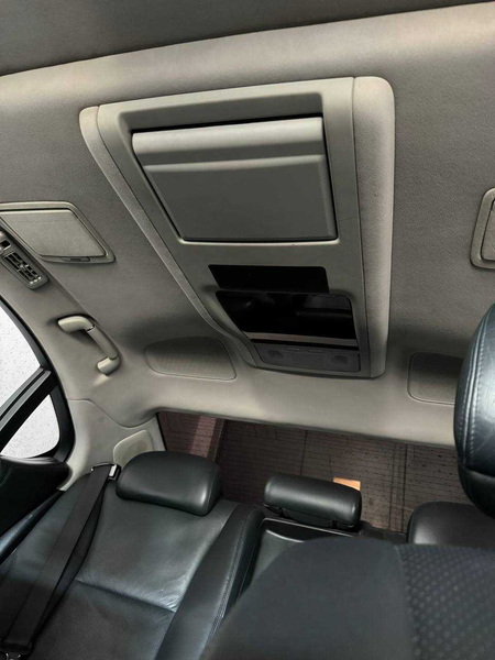 Lexus LS 460L белый