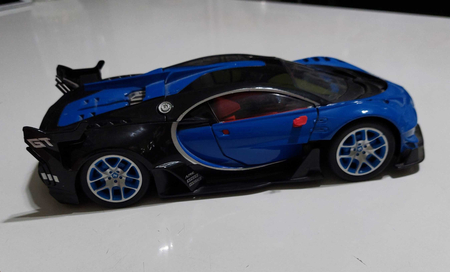 Bugatti chairon на пульте управления