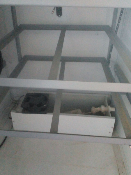 Inkubator sotiladi.