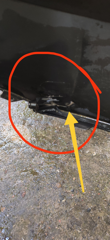 Kia K5 oldi zavod bamferi sotiladi Rangi Qora zavod banfer