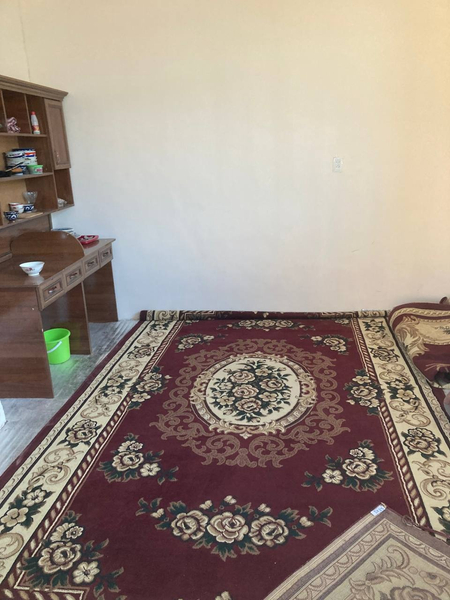 Hovli sotliadi Yangi-ariqda, yangi ariqga kirishda ko'chani labida