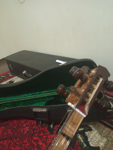 Yaxshi tor ovozi jarangdor futlyari bn sotiladi