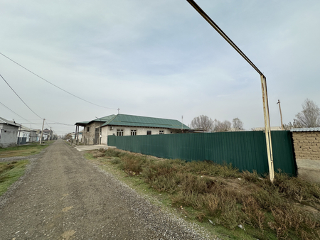 Уй сотилади 15 сотих Шахарга карайди