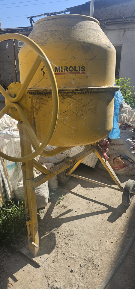 Mixer .Betonmishalka