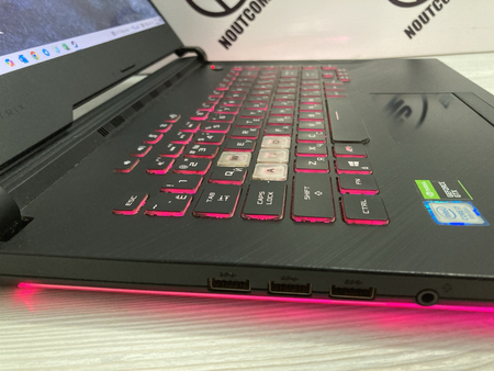 ASUS ROG STRIX i7-9750 GTX 1650