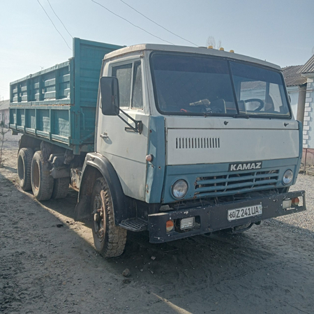 Kamaz srochni sotiladi