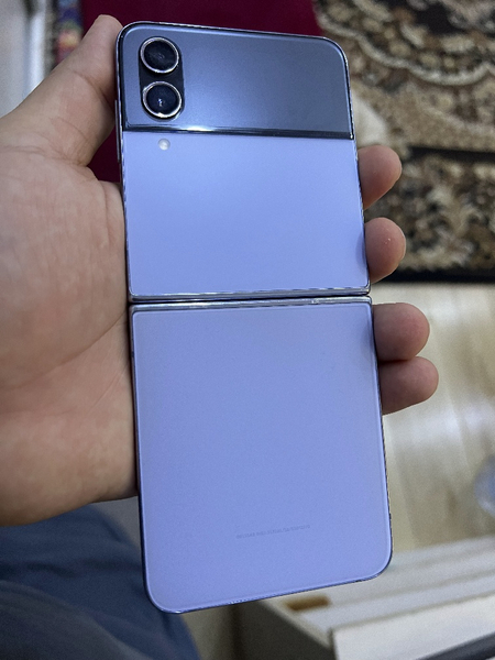 Samsung Galxy Z flip 4