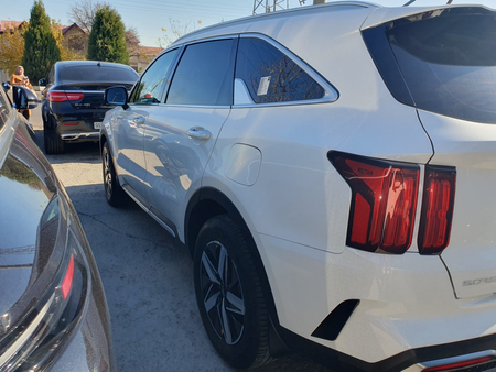 KIA SORENTO. 2.5mator, 7ta oʻrindiqli. 2023. Yurgani 17000.Narxi 33600