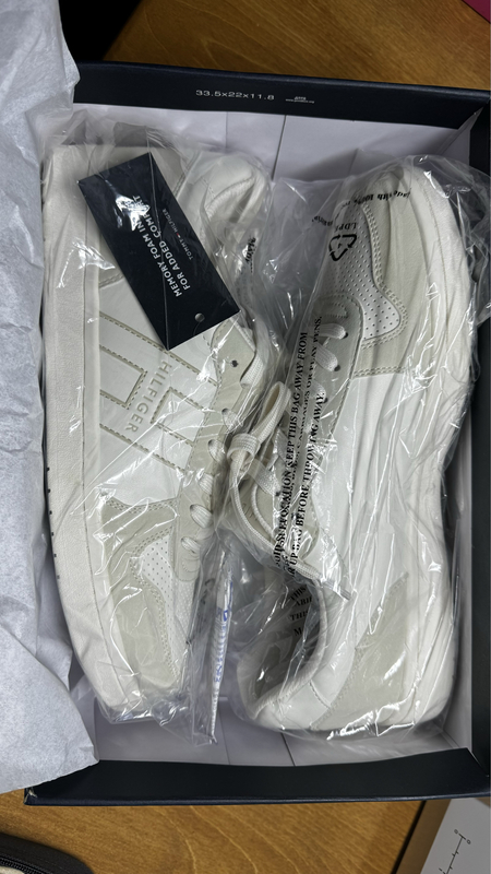 Tommy hilfiger оригинал 44р
