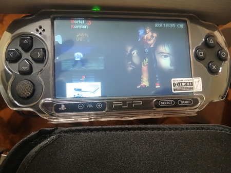 Assalom alekum Psp sotiladi 1000 model holati tinniq hamma joyi