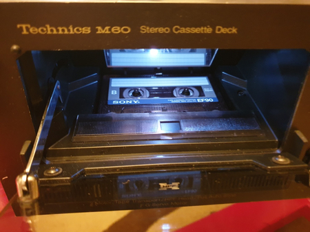 Продается кассетная дека Technics